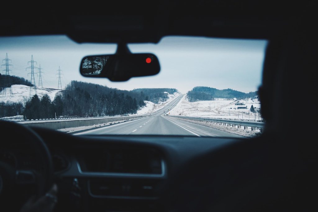 Cracked Windshield Laws in California | Redwood City Guide
